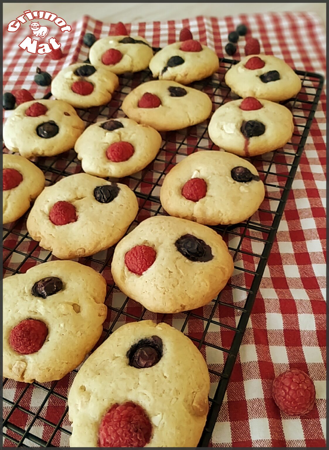 Cookies aux fruits rouges et au chocolat blanc - Grignot-Nat